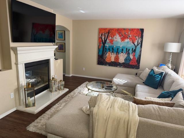 Spacious Private Room in a Quiet Professional Home