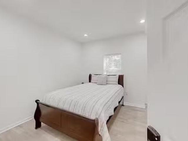 Spacious Private Room in Renovated ATL Home All Utilities, Wi.
