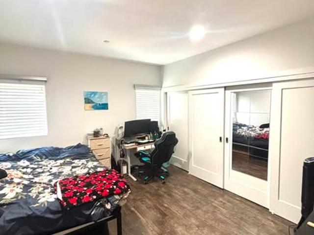 Spacious private room & private bath @Noho!