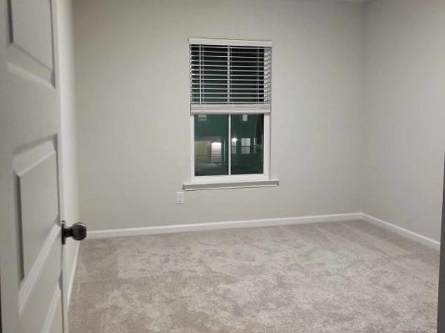 Spacious Private Room with WIC for Rent