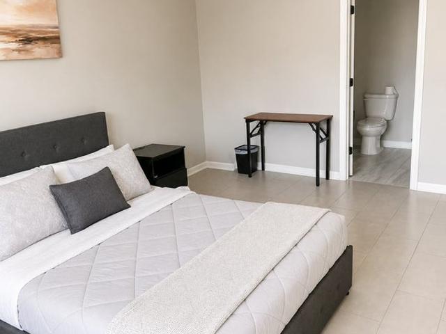 Spacious Private Room with Dedicated Bath – Columb