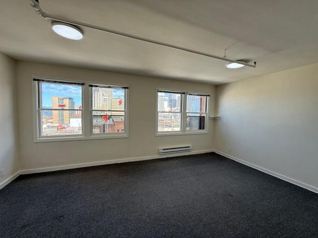 Spacious, Private Room with Downtown Views! Blocks from Financial District and Downtown!