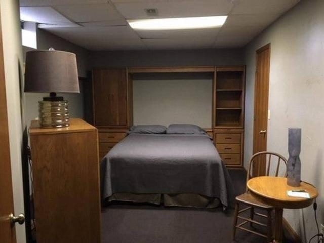 Spacious Private Room with Private Bath in 2BR/2BA