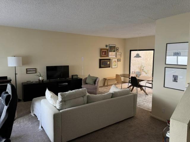 Spacious Private Room/Bath in Studio City