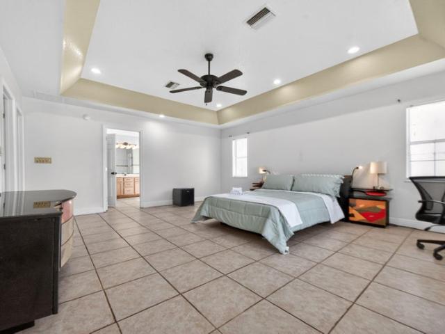 Spacious Private Rooms | Lots of Land | Near Aldi