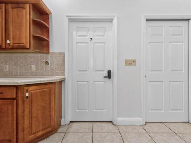 Spacious Private Rooms | Lots of Land | Near Aldi and I75 | Updated Kitchen & Patio | Marion Oaks