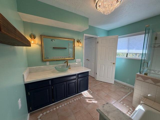 Spacious private suite in Westlake Village