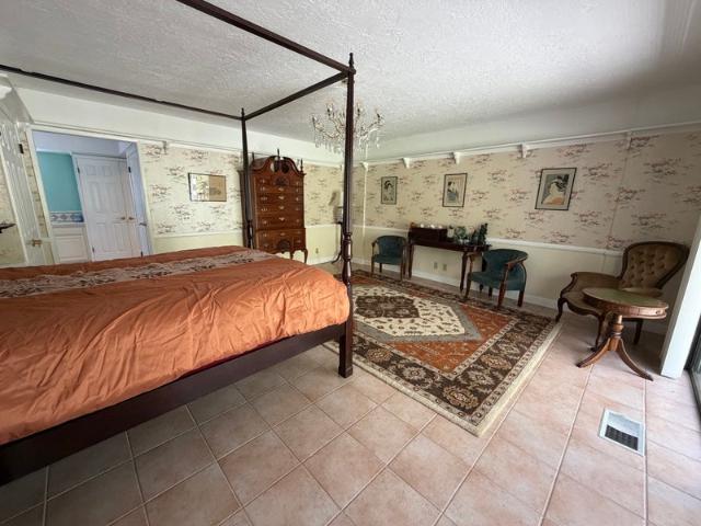 Spacious private suite in Westlake Village