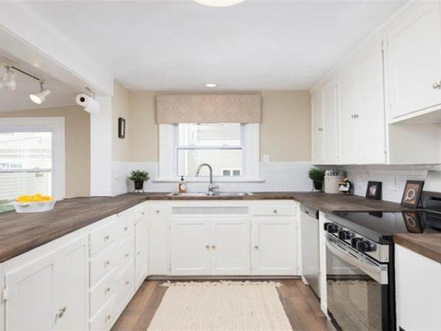 Spacious Private Suite | Private Bath | Near KC Ho
