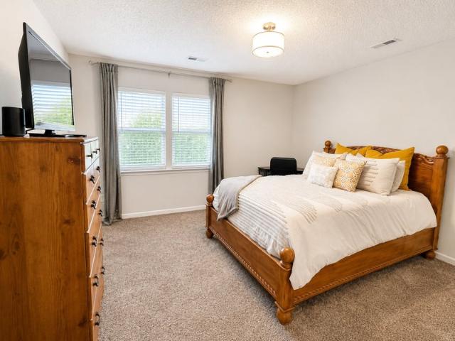 Spacious Private Suite with Bath & Walk_In Closet