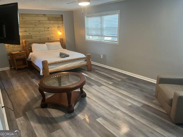 Spacious Quiet Home Near Bus and Shops