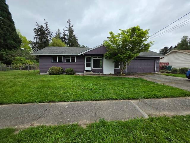 Spacious Rambler with Fenced Yard Pets Welcome