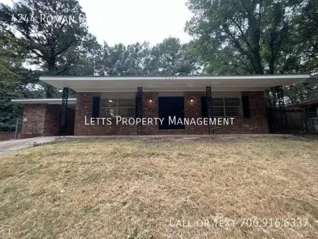 SPACIOUS RENTAL READY TODAY! 4244 Roman Dr