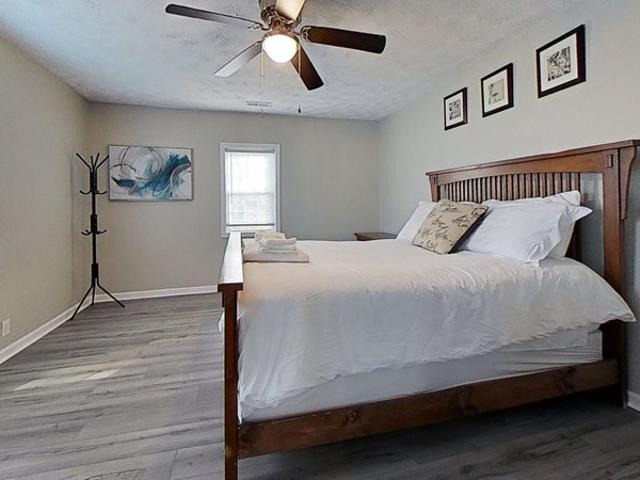 Spacious Renovated Private Suite w Private BathFr