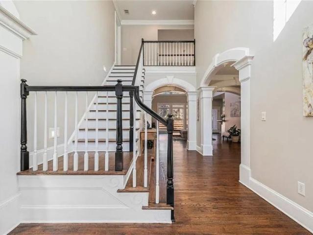 Spacious room near Flowery Branch