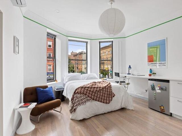 Spacious ROOM at The Maison Jefferson