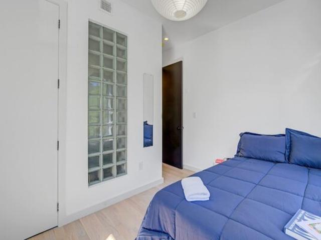 Spacious ROOM at The Maison Suydam