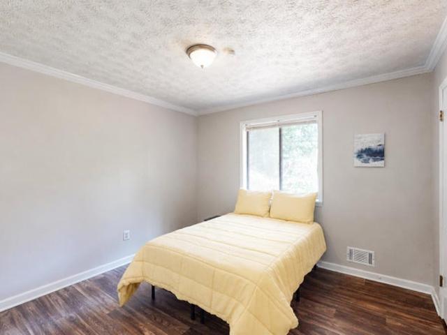SPACIOUS ROOM AVAILABLE WILL NOT LAST LONG