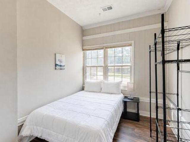 SPACIOUS ROOM AVAILABLE WILL NOT LAST LONG Walk to Dollar Tree + Minutes to Kroger & Sam’s Club CLEANING SERVICES INCLUDED 2x MONTH Free WI FI PROFESSIONAL SUPERHOST