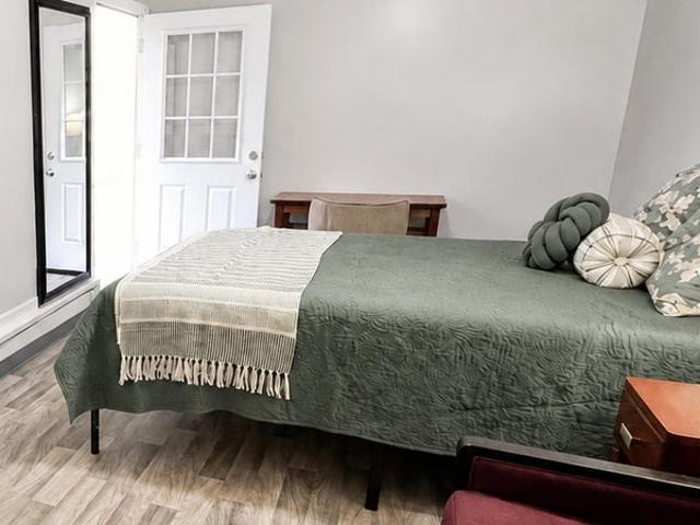 SPACIOUS ROOM AVAILABLE ELEVATED Rooms Decatu