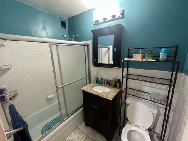 Spacious Room available for rent
