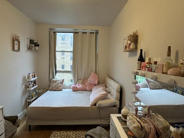 Spacious Room for Rent – Burnside, Bronx