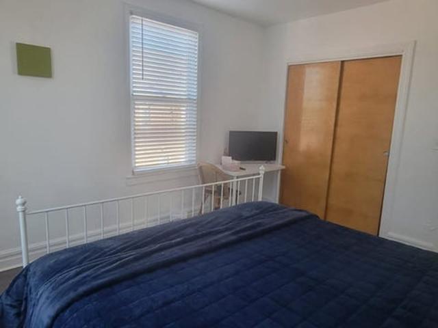 Spacious room for rent in Morris Park/Pelham pkwy