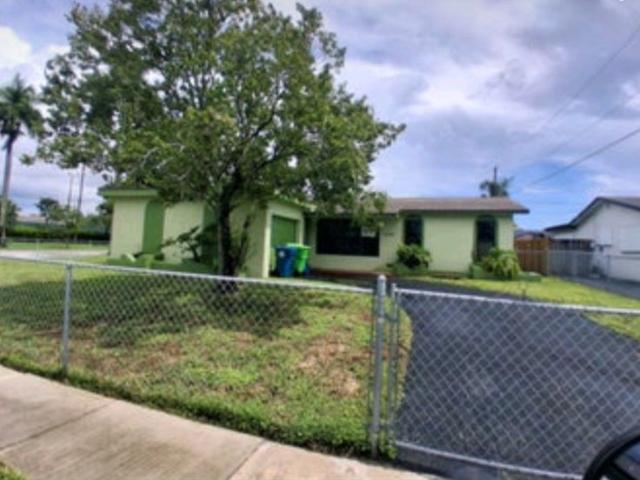 Spacious Room for Rent in 3BR/2BA Pool Home