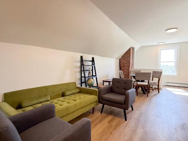 Spacious room for rent located near TrinityCollege