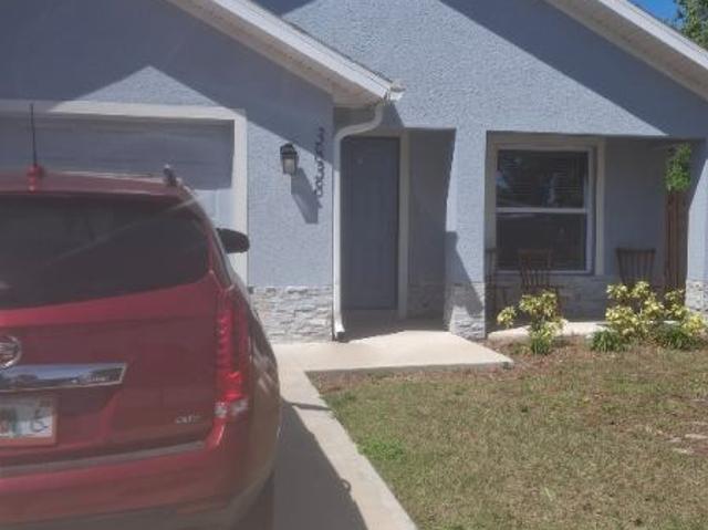 SPACIOUS ROOM FOR RENT SHARED SPACE WOMEN ONLY