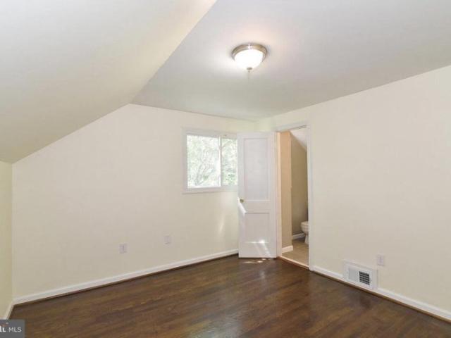Spacious room for rent with private bathroom