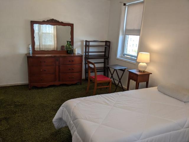 SPACIOUS ROOM FOR ROOMMATE SW YONKERS/RIVERDA