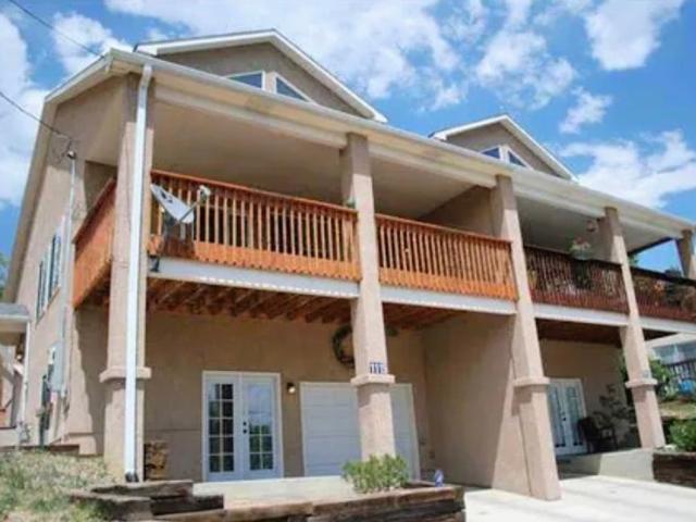 Spacious Room in Old Colorado City Home |