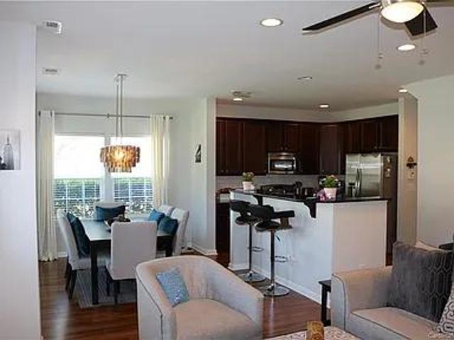 Spacious room in a beautifu townhouse