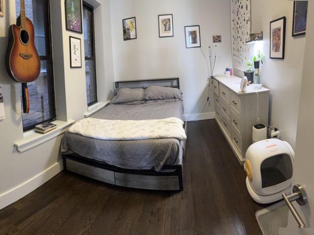 Spacious room in convenient location in Harlem