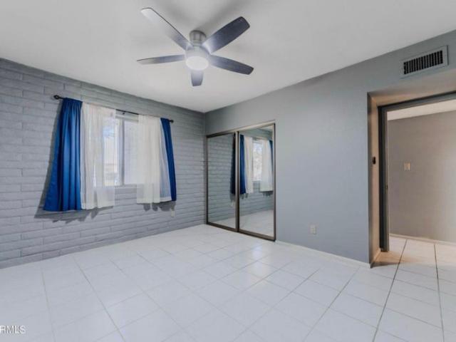 Spacious Room in Cozy Townhouse Female preferred