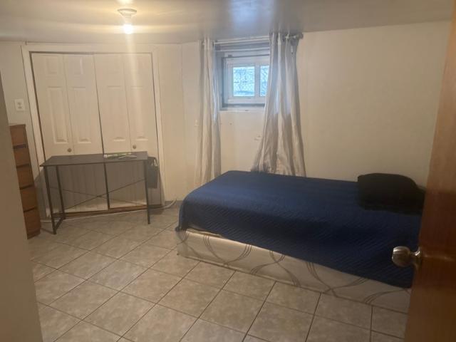 Spacious room in quiet neighborhood