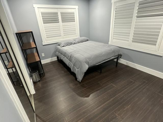 Spacious room in quiet neighborhood