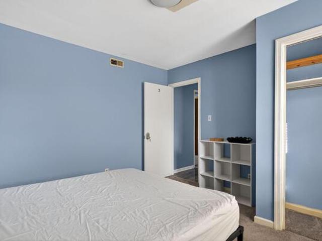 Spacious Room in Safe Colonial Heights Neighborhood Mins from I 95 Jeff Davis and Military Base