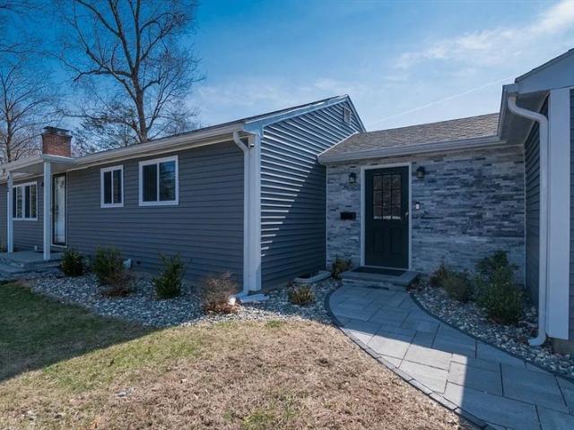 Spacious Room in South Hadley | Available 5 | $15