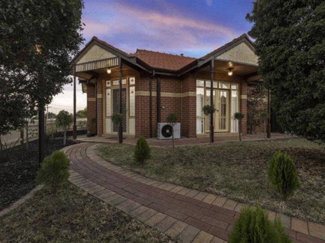 Spacious Room in Williamstownn