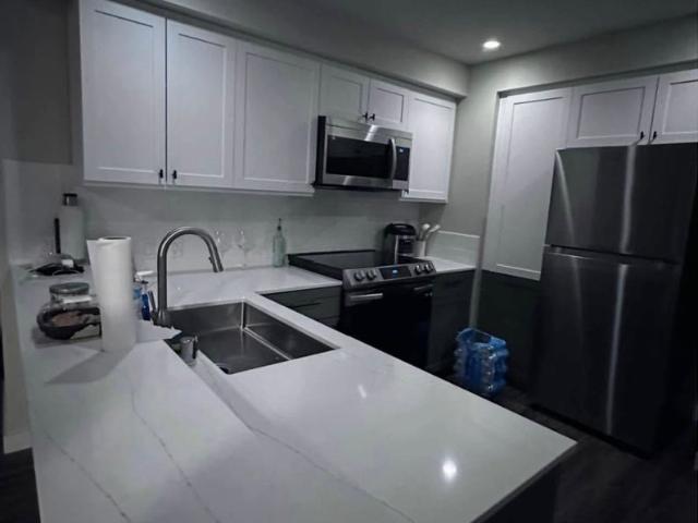 Spacious Room w/ Balcony in Stylish 2BR santa ros