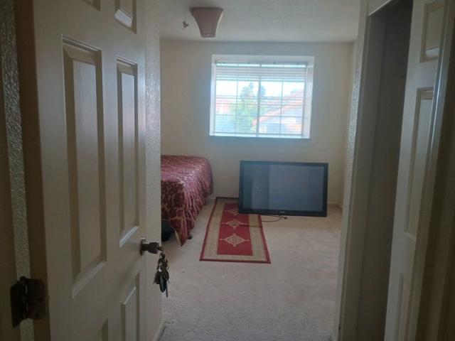 Spacious room w/ private bathroom