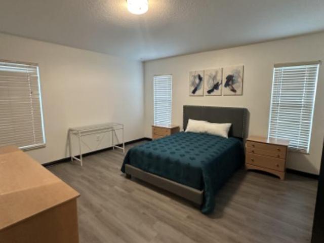 Spacious Room w Walk_In Closet_Near SunRail Kiss