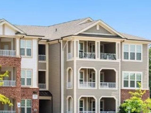 SPACIOUS ROOM WITH ENSUITE BATHROOM IN RALEIGH