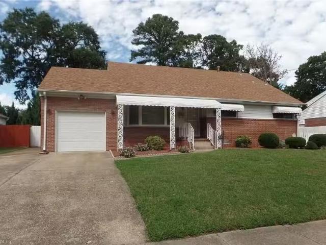 Spacious Room with Modern Amenities and Large Yard 1612 Kings.