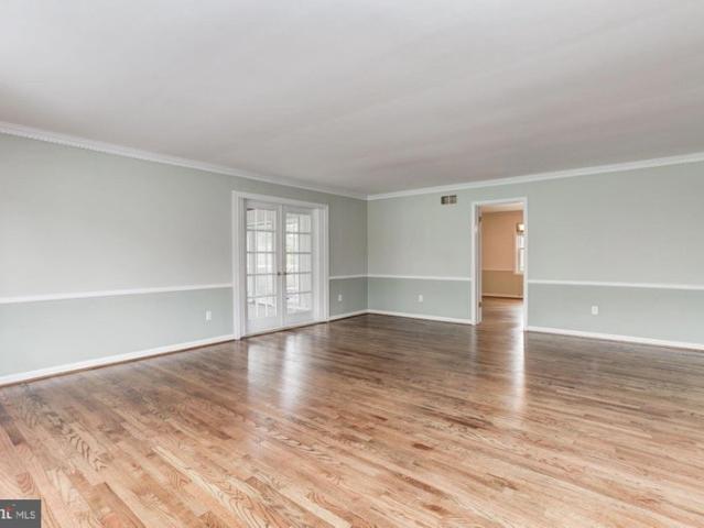 Spacious Room with Sunroom & Backyard Deck Access