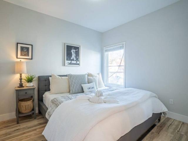Spacious Room with Private Bath – All Utilities In