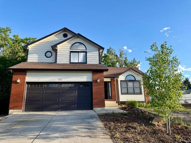 Spacious Room with Vaulted Ceilings & Stunning Ar