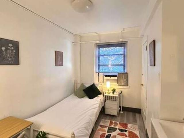 Spacious Rooms Available in Stratford